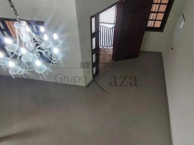 Casa/Sobrado Residencial No bairro Villa Branca 4 Quartos 188m²