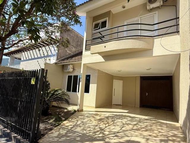 Casa/Sobrado Sobrado em Maringá