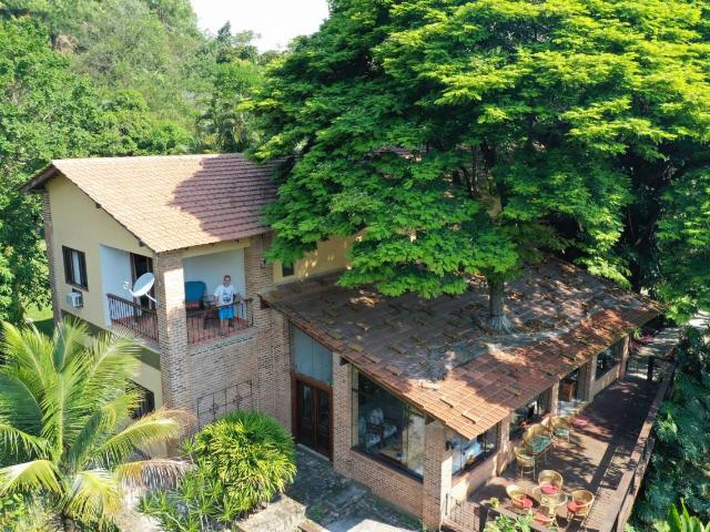 Casarão Colonial tipo pousada sem serviços