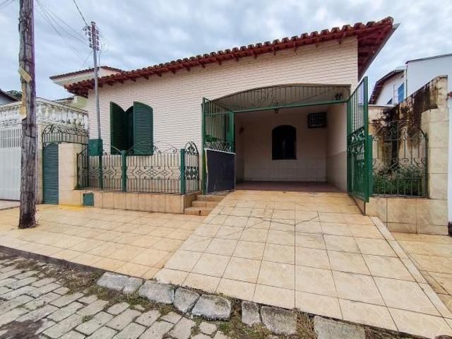 Casarão de 343m² à venda, com 06 quartos, localizado no Centro da Cidade de Goiás – GO