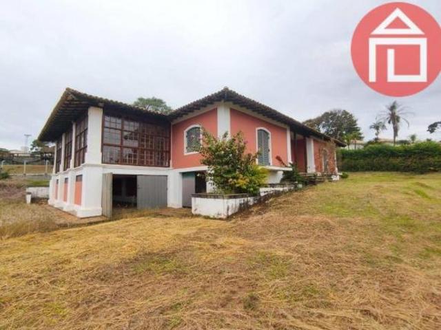 Casarão estilo Espanhol com 3 dormitórios à venda, 4981 m² por R$ 1.600.000 Recanto Amapola Brag