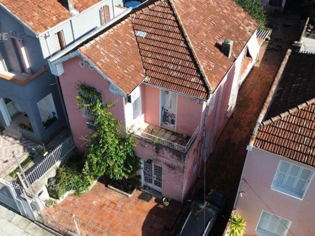 Casa/terreno na Rua Oscar Bittencourt