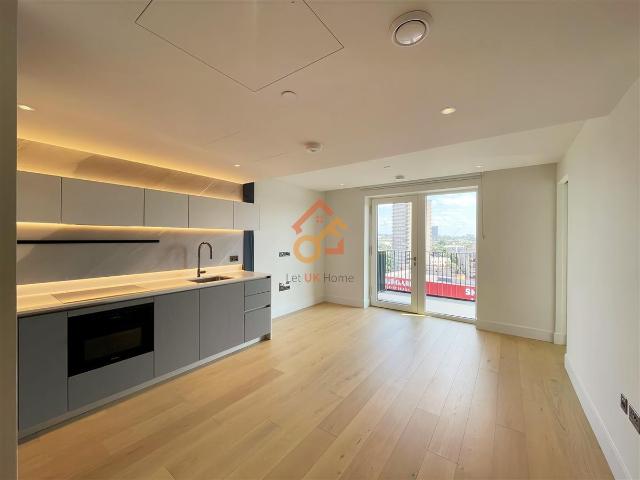 Cascade Apartments, Cascade Way, London W12, 1 bed flat to rent, £3,100 pcm | PrimeLocation
