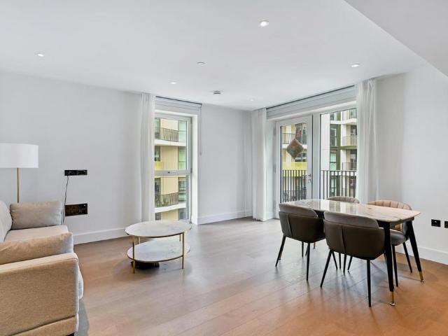 Cascade Apartments, White City. 2 bed apartment to rent £4,000 pcm £923 pw