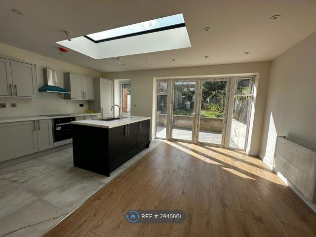 Cascade Road, Buckhurst Hill IG9, 3 bed semi detached house to rent, £2,800 pcm | PrimeLocation