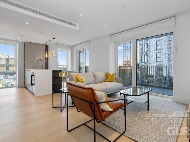 Cascade Way, White City, London, W12 2 bed apartment to rent £4,000 pcm £923 pw