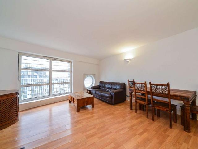 Cascades Tower, Canary Wharf, London 2 bed flat to rent £2,500 pcm £577 pw