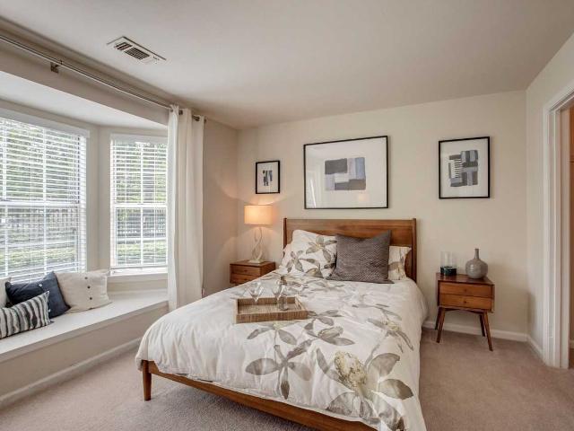 Cascades Overlook 2 Bedroom Apartment for Rent at 20803 Wallingford Sq, Cascades, VA 20165 Potomac Lakes