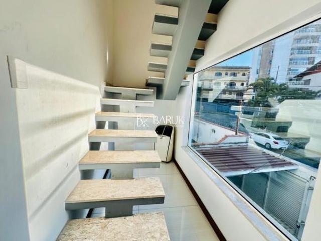 Cascatinha, casa duplex, 4 Quartos, 1 Suíte, 2 Salas, 3 Banheiros, 1 Vaga, 200m². Venha conferir!