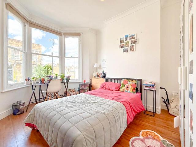 Casella Road, London SE14 4 bed terraced house to rent £3,200 pcm £738 pw