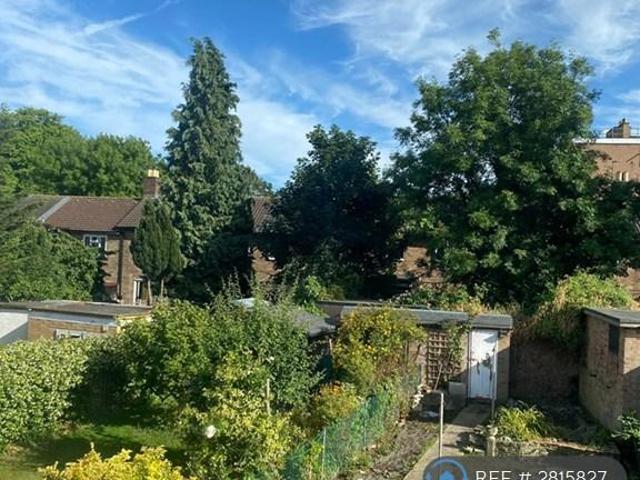 Casimir Road, London, E5 3 bed terraced house to rent £3,400 pcm £785 pw