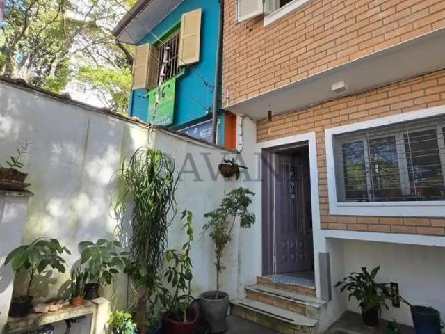Casinha reformada 70m² em localização perfeita Campo Belo Living integrado, cozinha americana, 2 dor