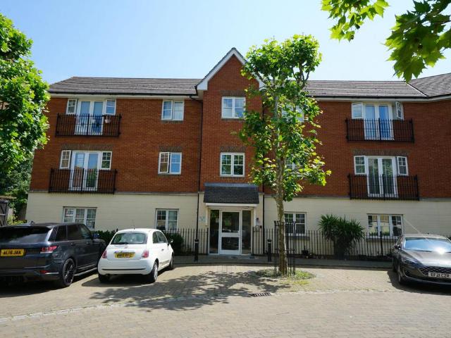 Caspian Way, Purfleet on Thames 2 bed flat to rent £1,425 pcm £329 pw