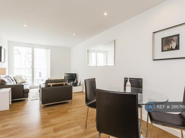 Caspian Wharf, London, E3 2 bed flat to rent £2,095 pcm £483 pw