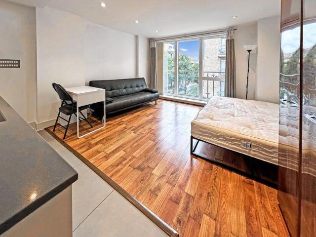 Caspian Wharf, London E3 Studio to rent £1,550 pcm £358 pw