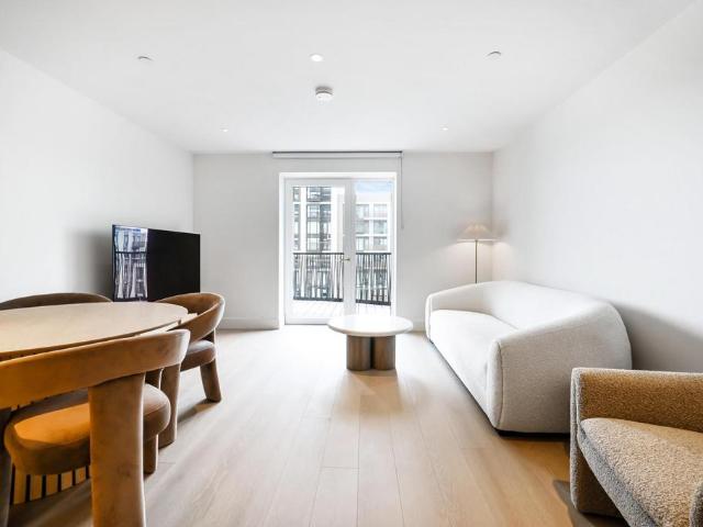 Cassini Apartments, White City. 2 bed apartment to rent £4,099 pcm £946 pw