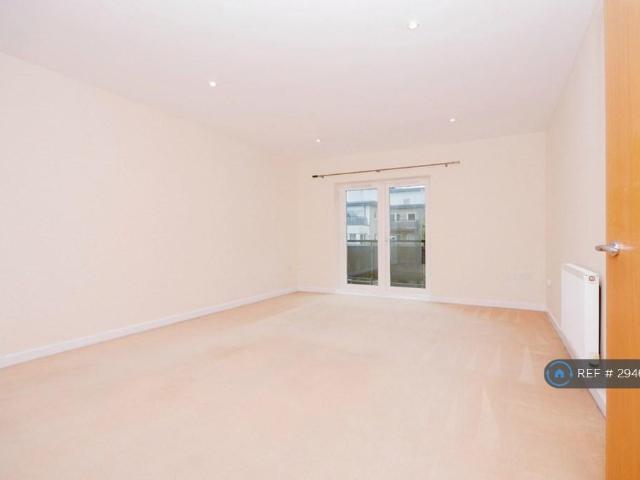 Cassio House, Watford, WD18 2 bed flat to rent £2,150 pcm £496 pw
