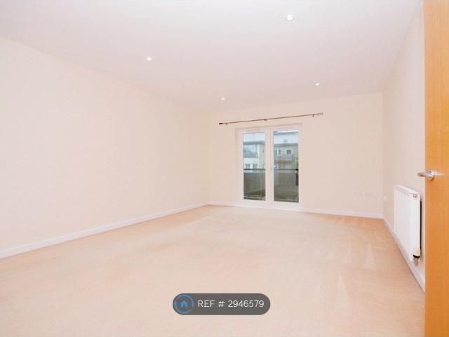 Cassio House, Watford WD18, 2 bed flat to rent, £2,150 pcm | PrimeLocation