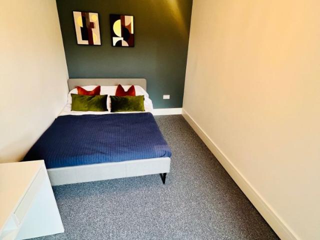 Cassio Road 17CASS Room 6