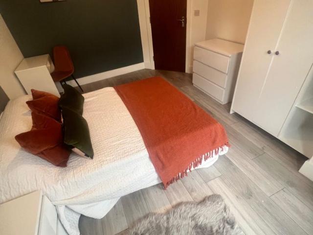 Cassio Road 17CASS Room 3