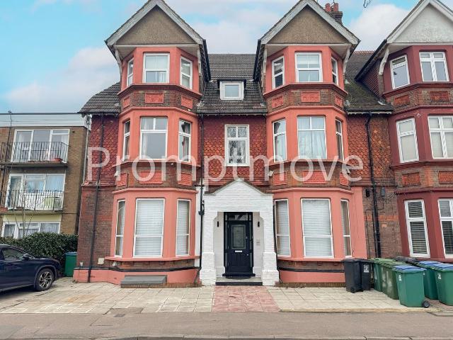 Cassio Road, Watford WD18, 3 bed property to rent, £2,400 pcm | PrimeLocation