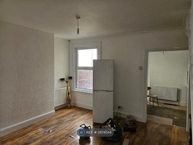 Cassio Road, Watford WD18, 3 bed terraced house to rent, £2,200 pcm | PrimeLocation