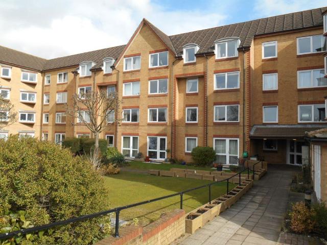 Cassio Road, Watford WD18, 1 bed flat to rent, £1,200 pcm | PrimeLocation