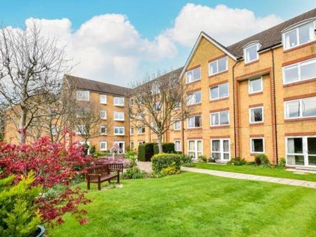 Cassio Road, Watford, 2 Bedroom Apartment