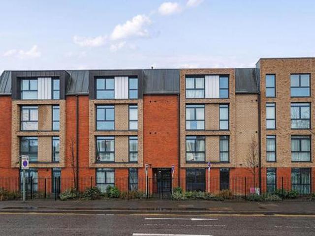 Cassio Road, Watford, 2 Bedroom Apartment