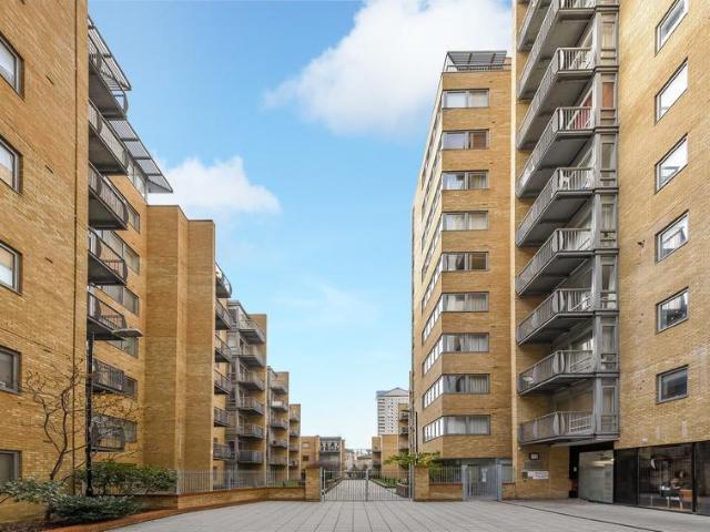Cassilis Road, Canary Wharf E14 1 bed flat to rent £1,993 pcm £460 pw