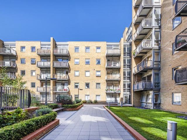 Cassilis Road, London E14 1 bed apartment to rent £1,884 pcm £435 pw
