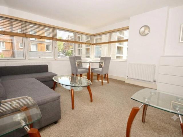 Cassilis Road, London E14 1 bed apartment to rent £2,000 pcm £462 pw