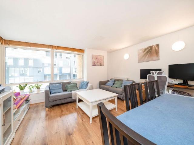 Cassilis Road, London E14 1 bed flat to rent £2,000 pcm £462 pw