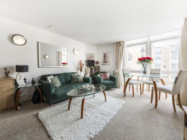 Cassilis Road, London E14 1 bed flat to rent £2,000 pcm £462 pw
