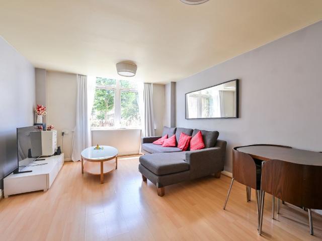 Cassilis Road, London E14, 2 bed flat to rent, £1,900 pcm | PrimeLocation