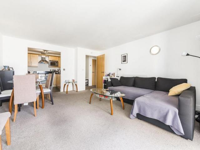 Cassilis Road, London E14 2 bed flat to rent £2,500 pcm £577 pw
