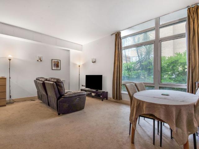 Cassilis Road, South Quay E14, 2 bed flat to rent, £2,400 pcm | PrimeLocation