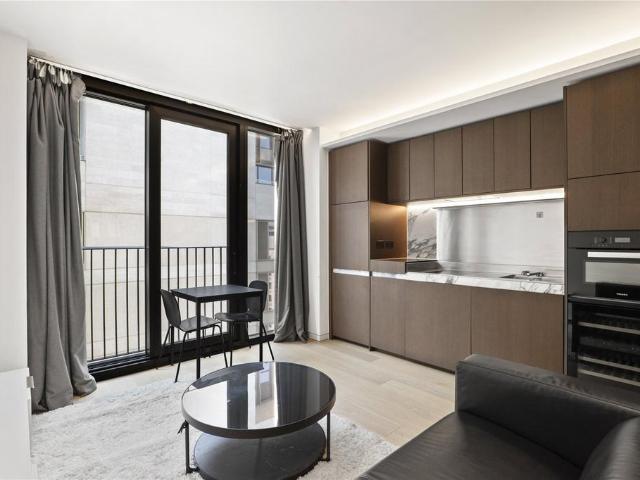 Casson Square, Waterloo, London, SE1 1 bed apartment to rent £3,033 pcm £700 pw