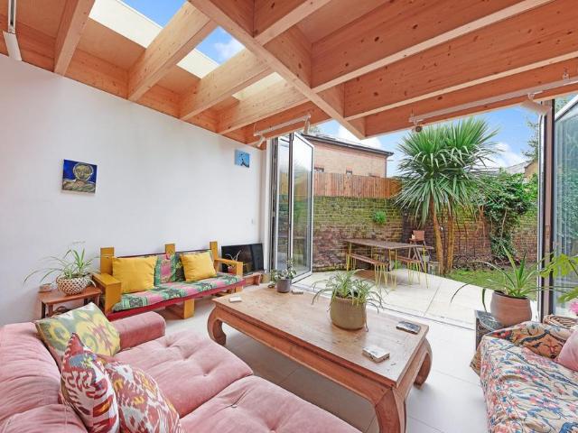 Cassland Road, Hackney 3 bed terraced house to rent £6,250 pcm £1,442 pw