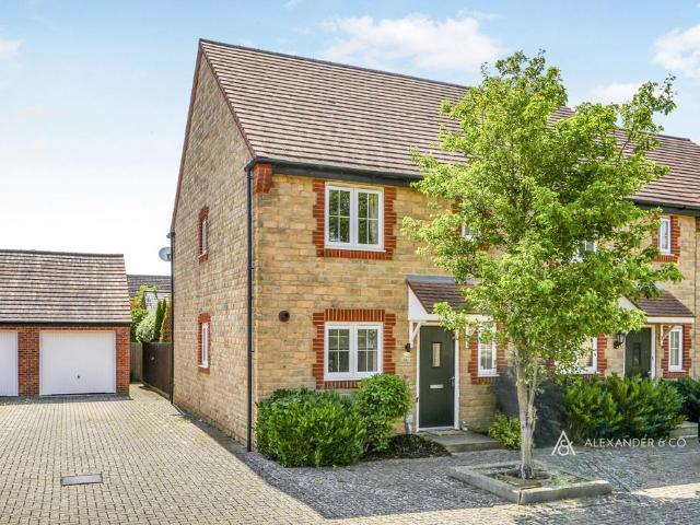 Catterick Road, Oxfordshire OX26 3 bed terraced house to rent £1,900 pcm £438 pw