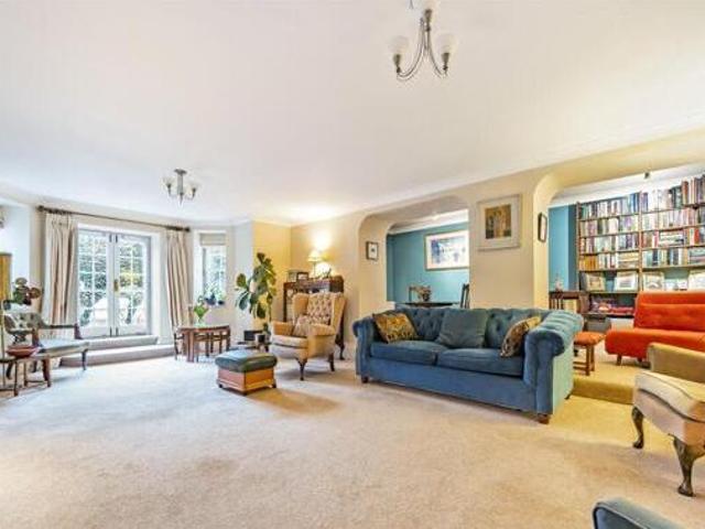 Cattley Close, High Barnet, 2 Bedroom Apartment