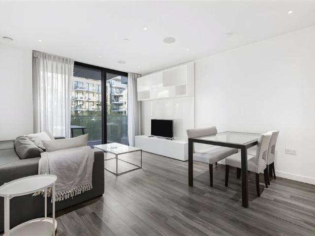 Catalina House, Goodman's Fields. 2 bed apartment to rent £3,900 pcm £900 pw