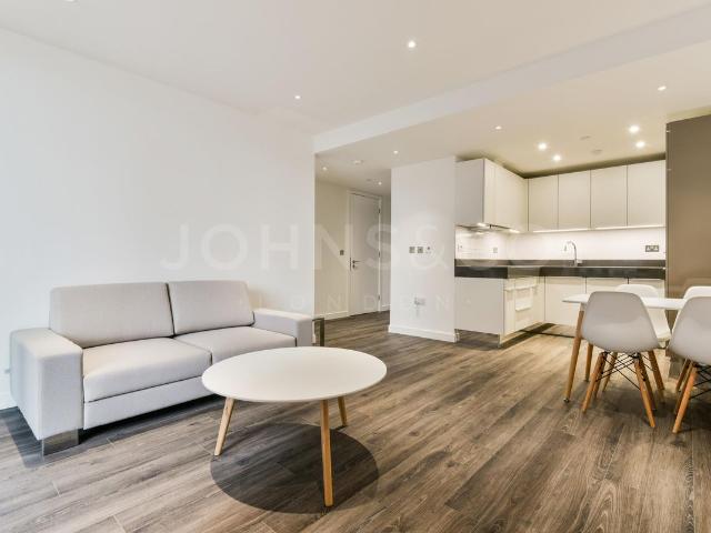Catalina House, Goodmans Fields, Aldgate E1, 1 bed flat to rent, £3,100 pcm | PrimeLocation