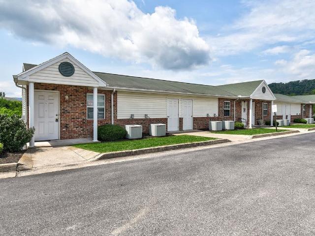 Catawba Club 3 Bedroom Apartment for Rent at 9 Catawba Dr, Berkeley Springs, WV 25411