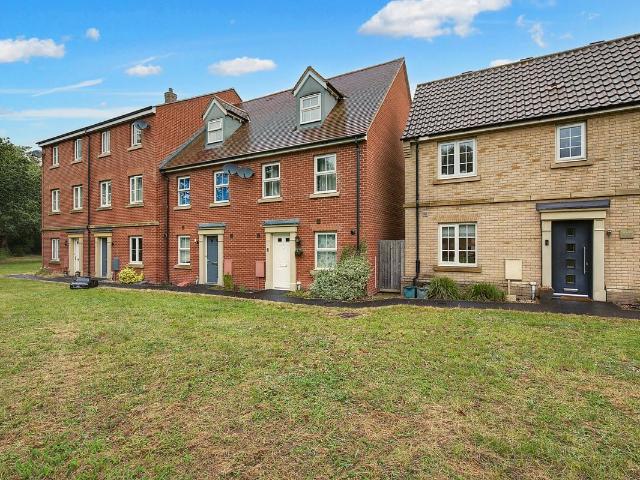 Cater Walk, Colchester, Essex CO4, 3 bed terraced house to rent, £1,600 pcm | PrimeLocation
