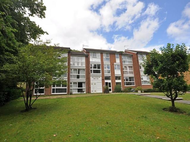 Caterham 2 bed flat to rent £1,550 pcm £358 pw
