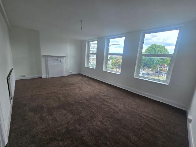 Catford Broadway, London SE6, 3 bed flat to rent, £1,900 pcm | PrimeLocation