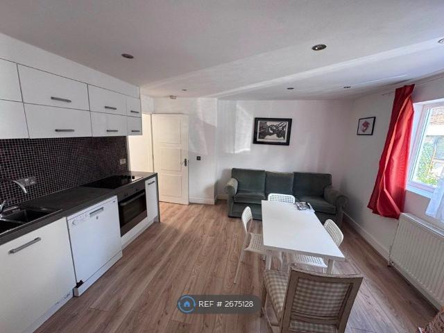 Catford Hill, London SE6, 2 bed bungalow to rent, £1,750 pcm | PrimeLocation