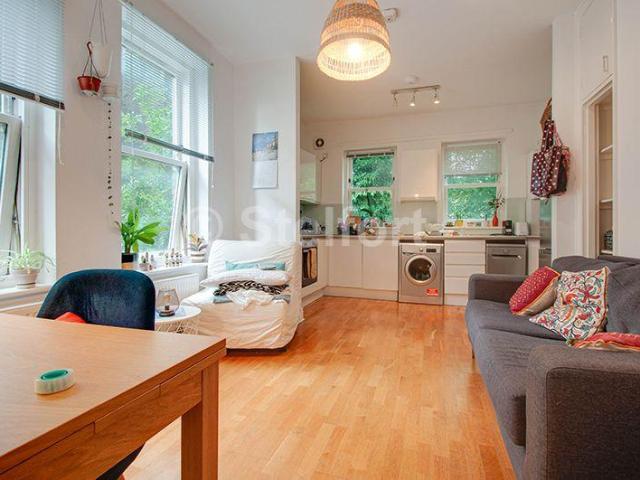 Cathcart Hill, London, N19 3 bed apartment to rent £3,445 pcm £795 pw