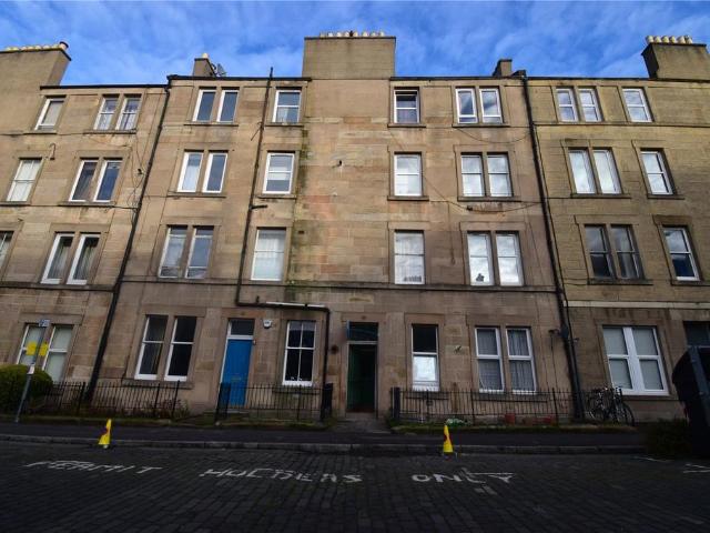 Cathcart Place, Edinburgh. 1 bed flat to rent £1,030 pcm £238 pw